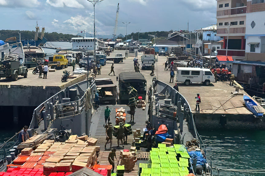 Navy brings relief aid for Tawi-Tawi fire victims